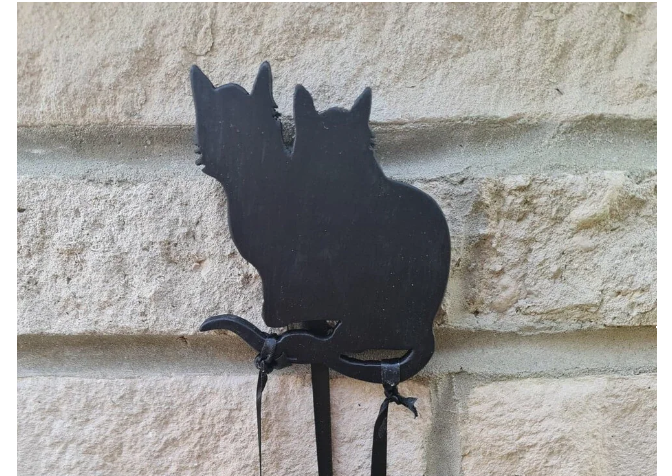 Hag Kittys - Three Cats with three Hag Stones – Gembo-Tique